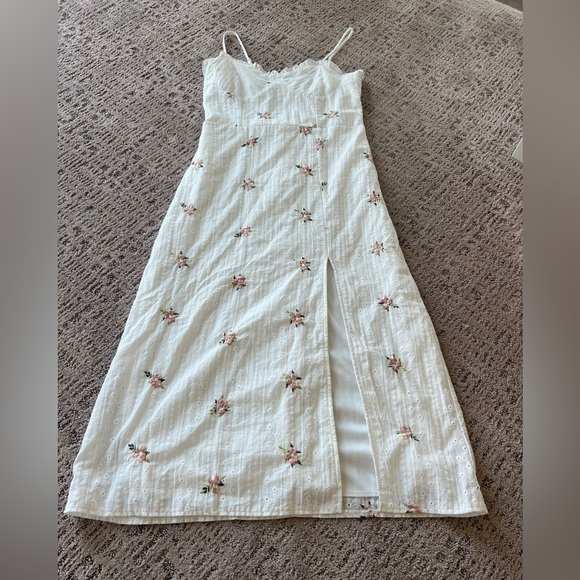KIRIOUS LOS ANGELES | Dresses | Chic White Floral Midi Dress | Poshmark